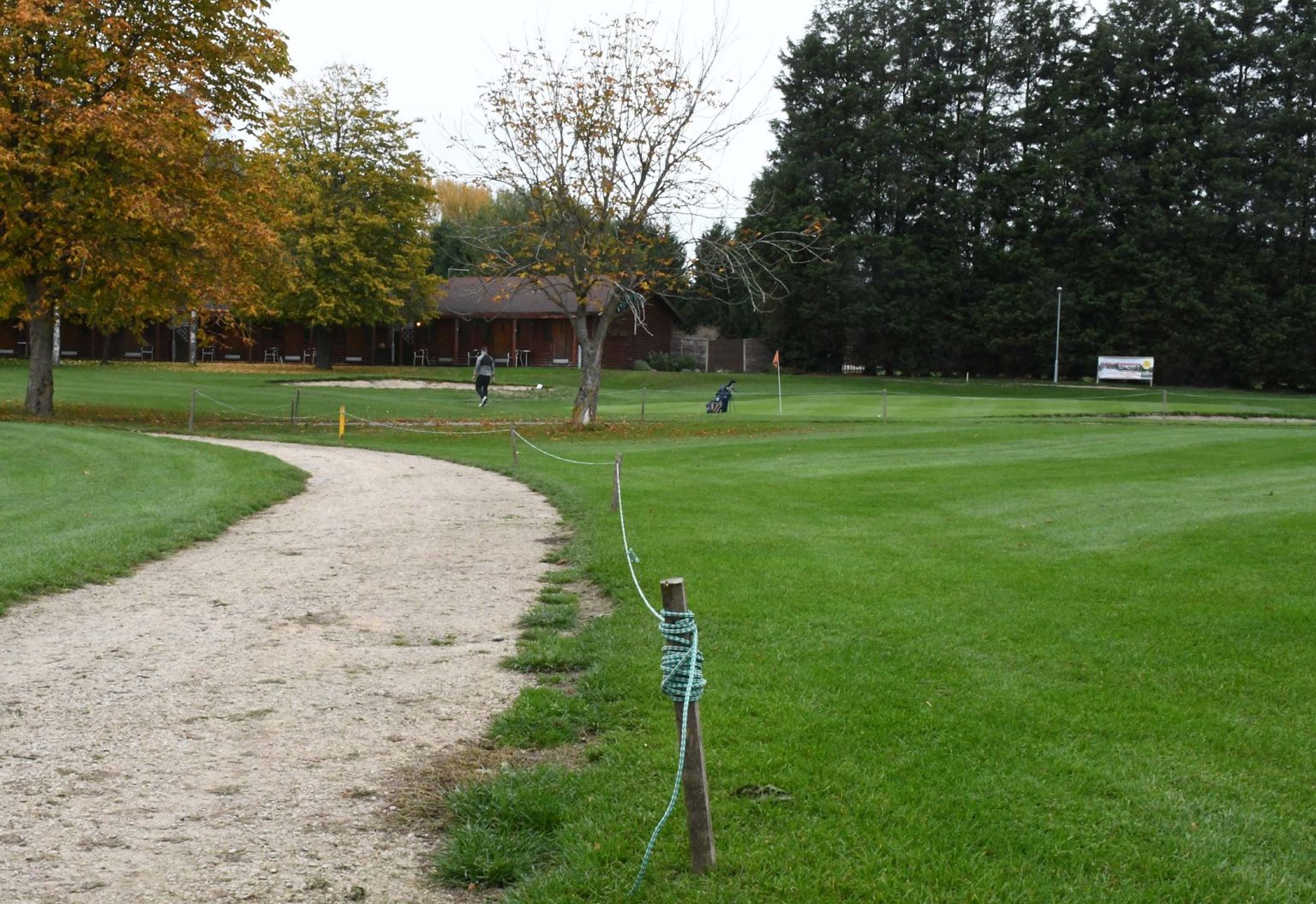 Ropes along the path adjacent to the 18th Green | Calderfields Hotel ...